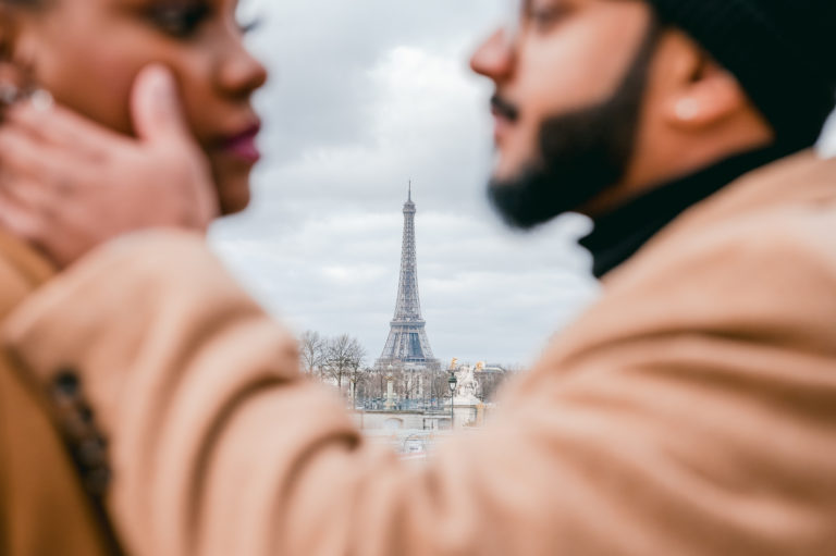 Couples photographer in Paris: romantic love story photo shoots ...