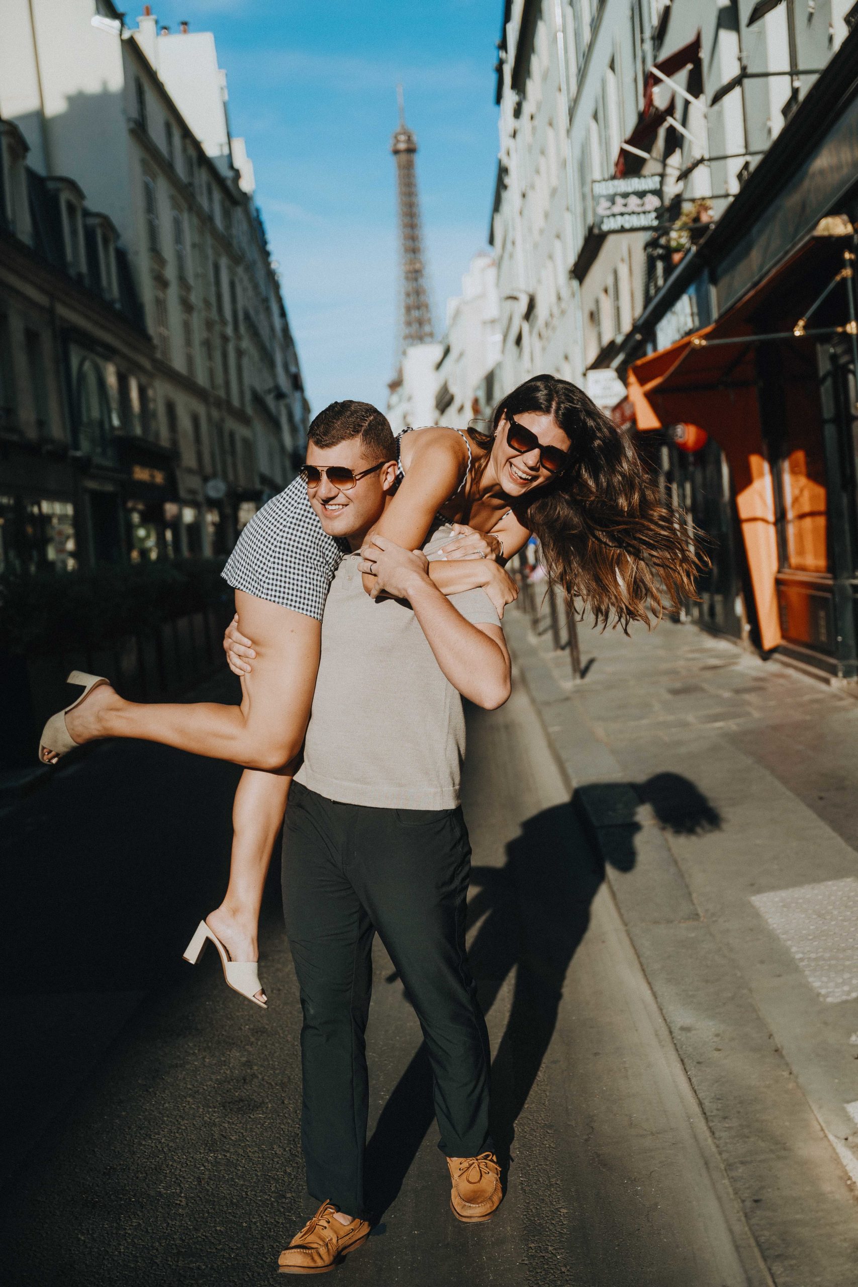 Couples photographer in Paris: romantic love story photo shoots ...